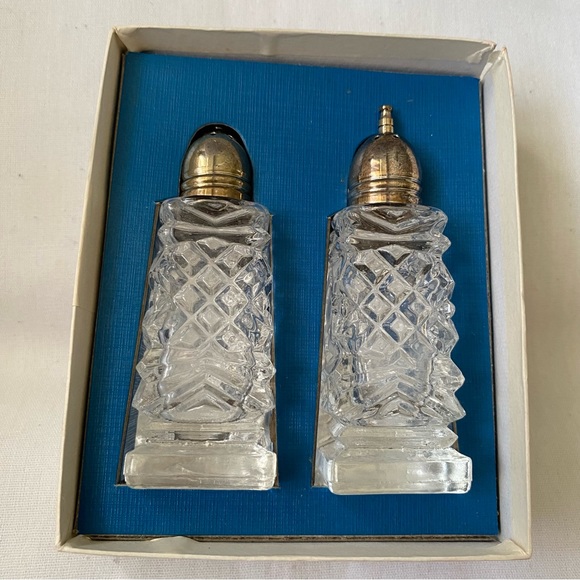 Leonard | Kitchen | Vintage Leonard Glass Salt Pepper Shakers Silver ...